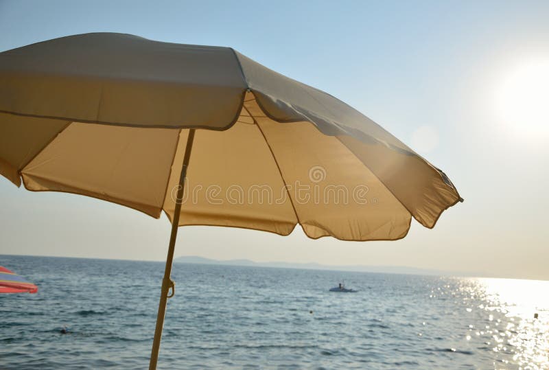 Parasol Op Strand Foto. Afbeelding: 96055244