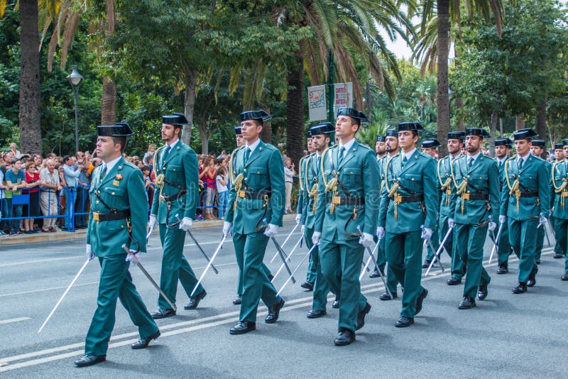 Parata Civile Di Guardia a Malaga, Spagna Immagine Editoriale ...