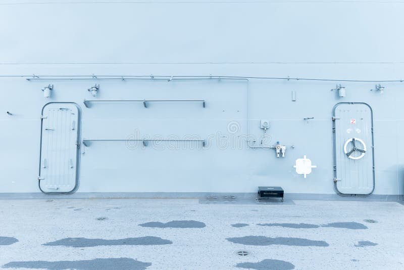 Paratia Stagna Chiusa In Una Nave Immagine Stock - Immagine di cerniera ...