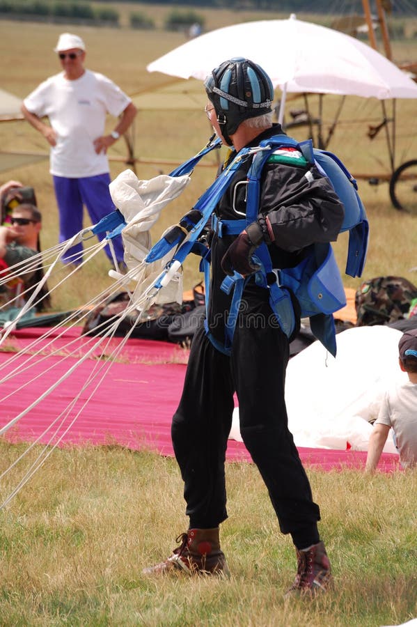 The paratrooper editorial image. Image of competition - 19680250