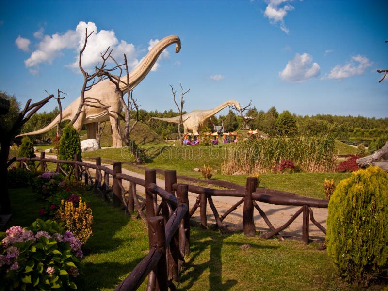 Parc De Dinosaures Dans Leba Pologne Image éditorial - Image du repère ...