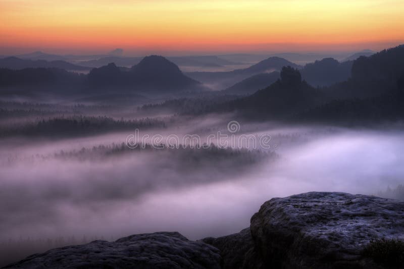 Parc de la Saxe Suisse image stock. Image du inversion - 45467187