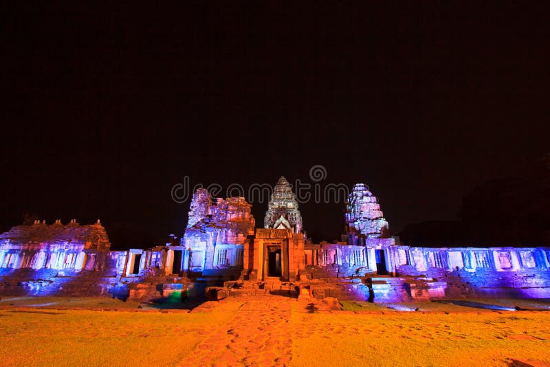 Parc Historique De Phimai La Nuit Photo stock - Image du vieux ...