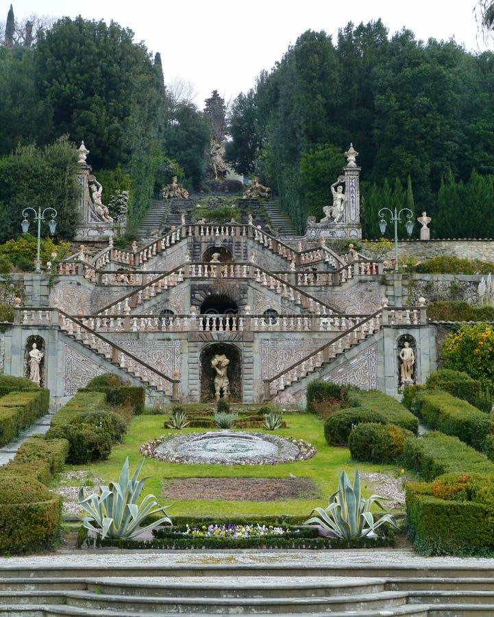 Parco a Collodi, Italia fotografia stock. Immagine di giardino - 30101150