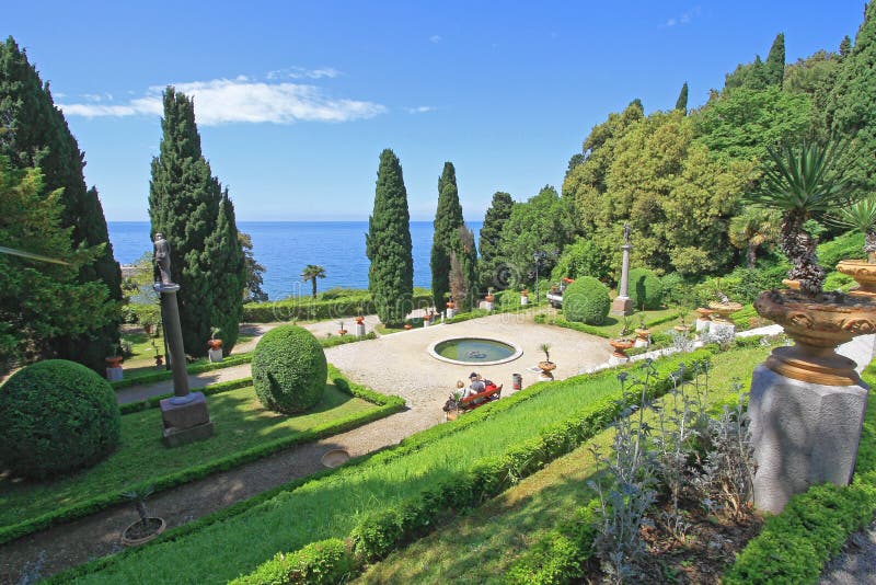 Parco Del Castello Di Miramare Immagine Stock Editoriale - Immagine di ...
