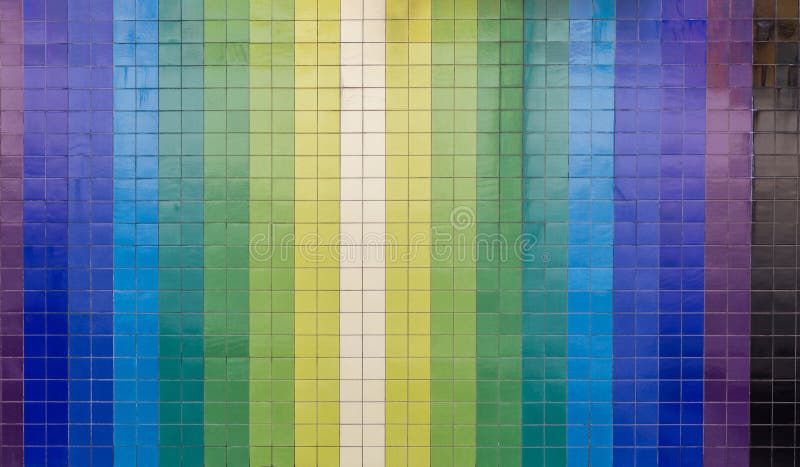 Pared Colorida Vertical Del Embaldosado De La Ciudad Stock de ...