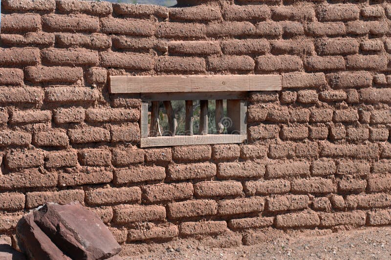 Pared De Adobe Con La Ventana Imagen de archivo - Imagen de formado ...