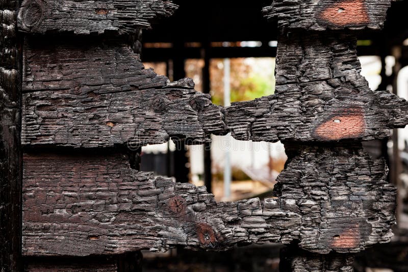 Pared De Madera Rota Quemada Imagen de archivo - Imagen de grano, fuego ...