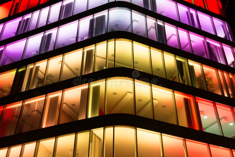 Pared De Vidrio Colorida De Los Edificios Foto de archivo - Imagen de ...