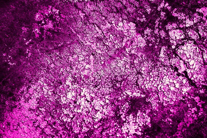 Pared Violeta Pintada Con Pintura De Color Blanco Imagen de archivo ...