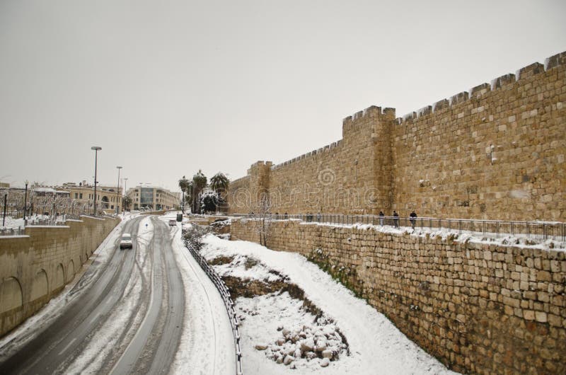 Jerusalém No Inverno Durante a Queda De Neve Imagem de Stock Editorial ...