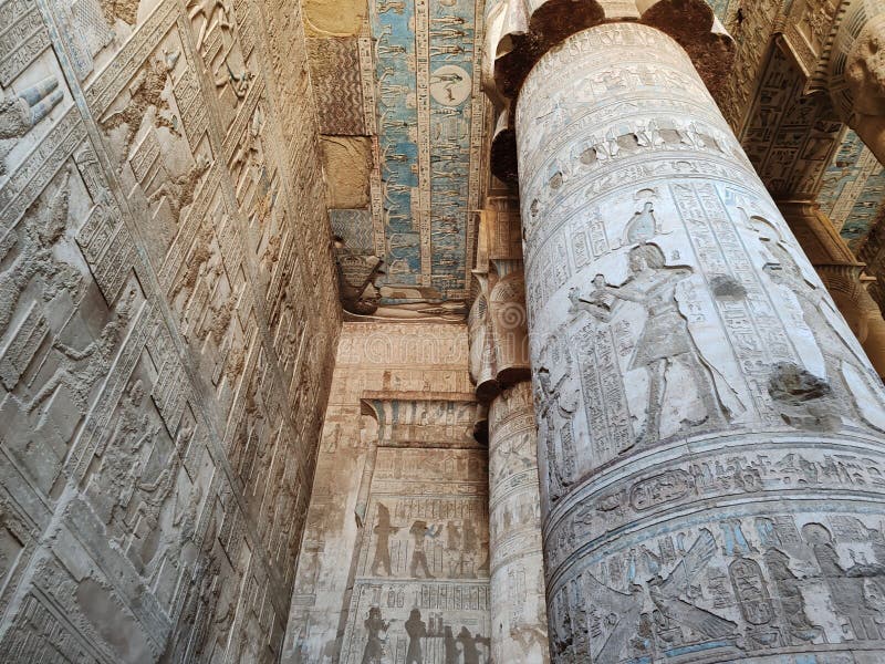 Paredes E Colunas No Templo De Dendera De Hathor Imagem de Stock - Imagem de parede, escultura ...