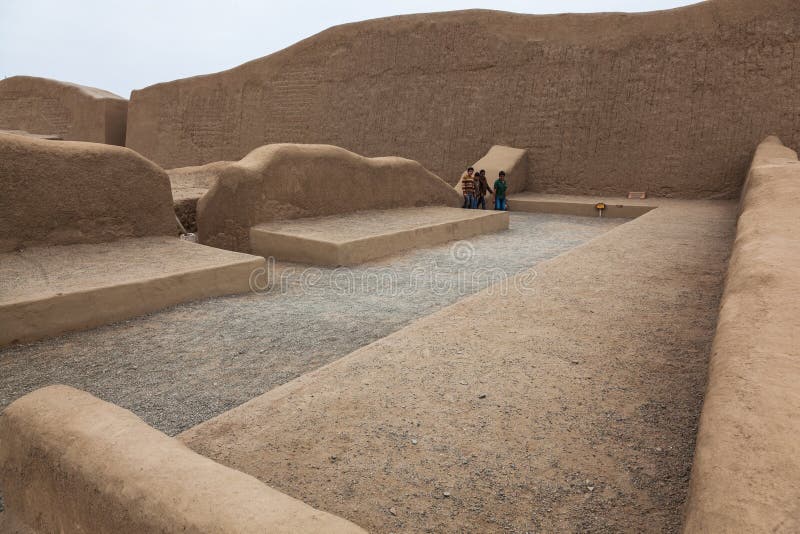 Paredes Inmensas De La Ciudad De Chan Chan Foto editorial - Imagen de ...