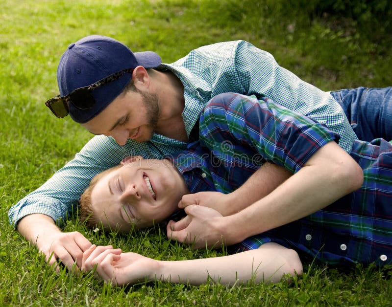 Pares de afago imagem de stock. Imagem de homens, retrato - 31335823