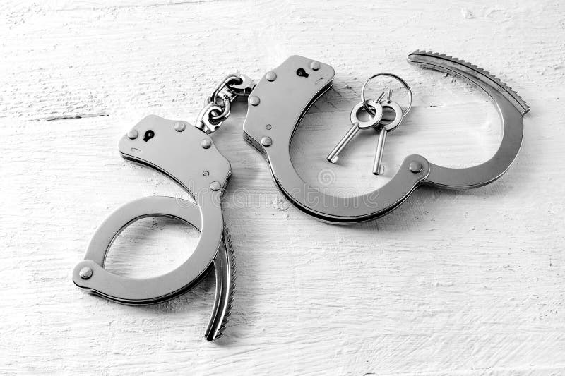 Pares de algemas abertas foto de stock. Imagem de protetor - 8507360