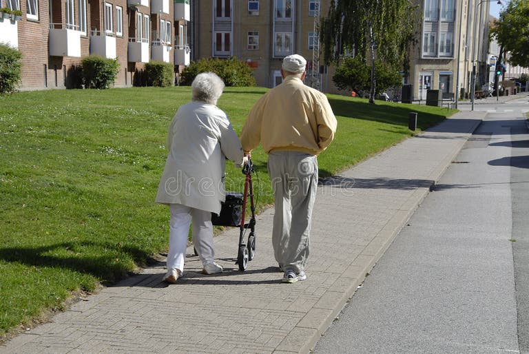 Pares de DENMARK_senior imagen editorial. Imagen de editorial - 44158605