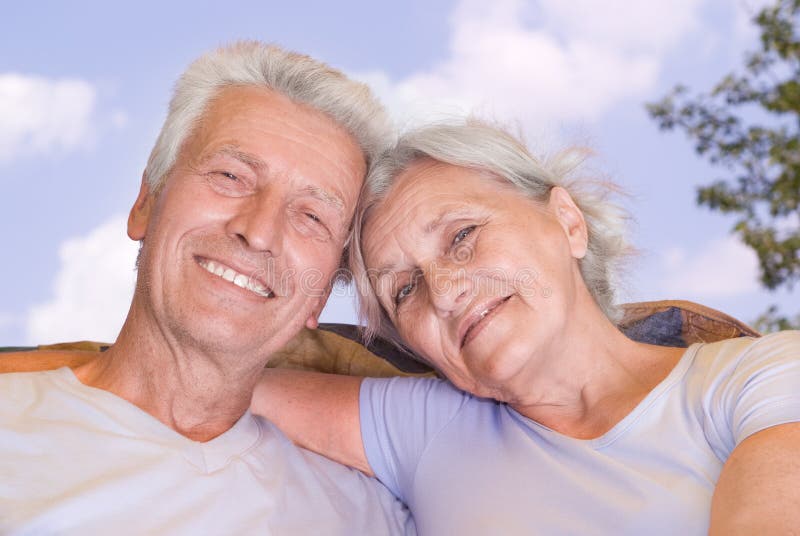 Pares idosos felizes foto de stock. Imagem de pais, adulto - 15179898