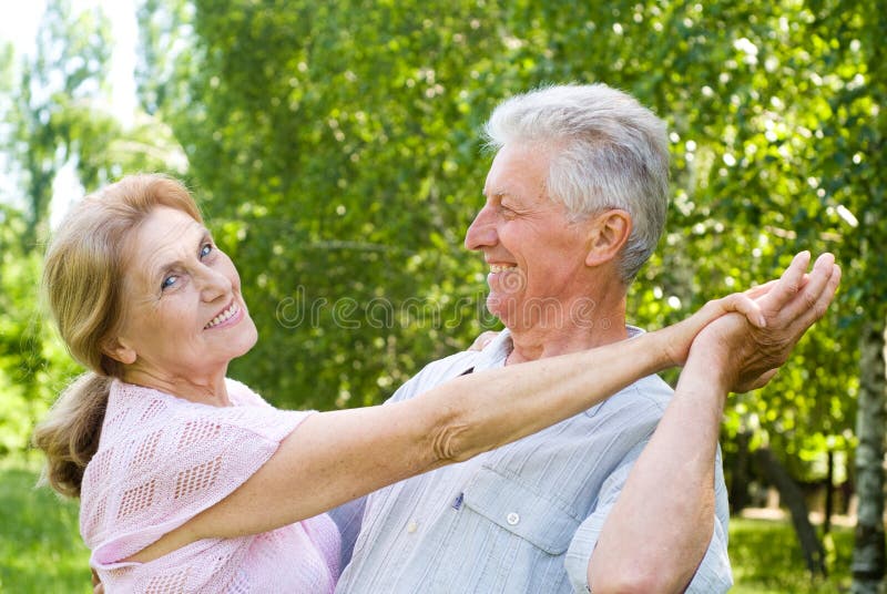 Pares idosos felizes imagem de stock. Imagem de conforto - 19956545