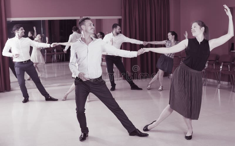 Pares Que Gozan De Bugui-bugui Activa Foto de archivo - Imagen de ...