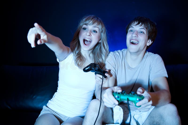 Duas Mulheres Jogando Os Jogos Video Foto De Stock Imagem De Alegria