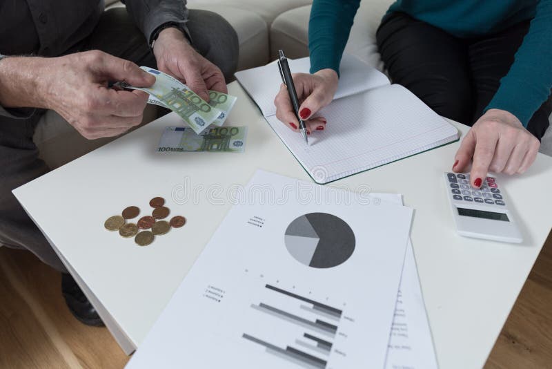 Problemas Financieros En Familia Imagen de archivo - Imagen de pobreza ...