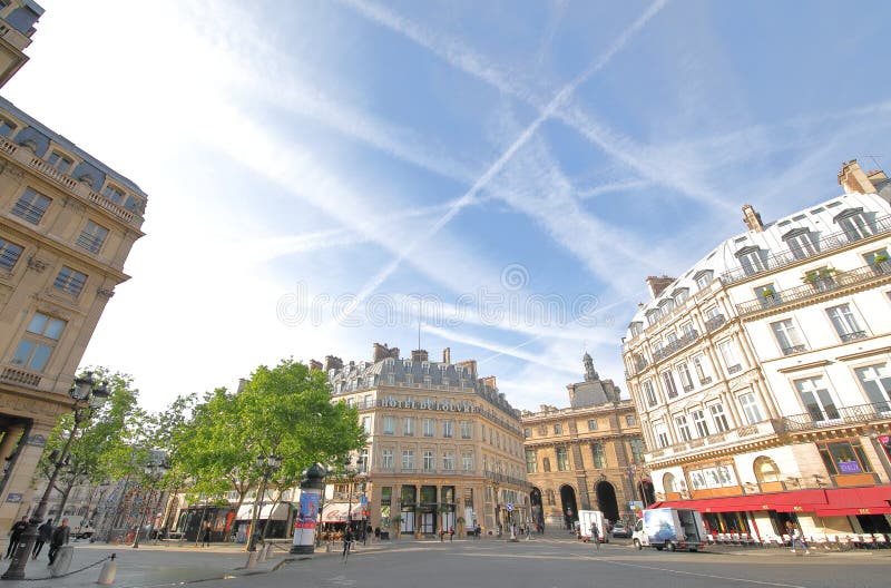Vista Del Centro Della Via Di Parigi, Viaggiante in Francia Fotografia ...