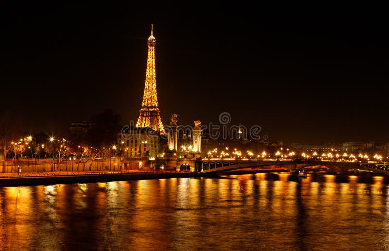 Parijs - de Stad van Licht redactionele foto. Image of gloeien - 22453756