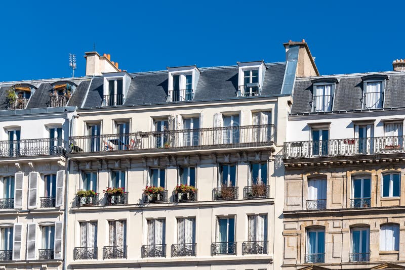 Parijs, gebouwen en daken stock foto. Image of oriëntatiepunt - 139009084