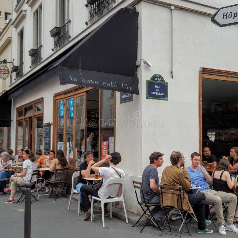 Parijse terras redactionele foto. Image of gezeten, drinken - 62550636