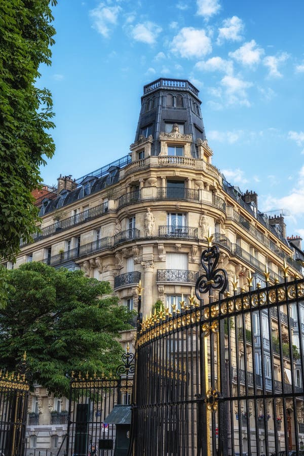 Paris Apartment Building View Stock Photo - Image of travel, iconic ...