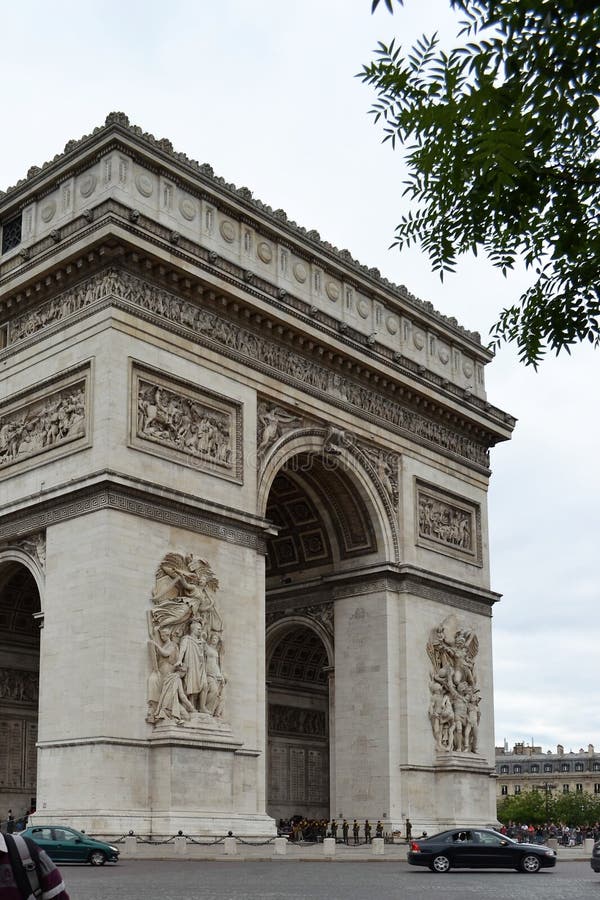 Paris, Arc De Triumph editorial photo. Image of triumph - 82654391