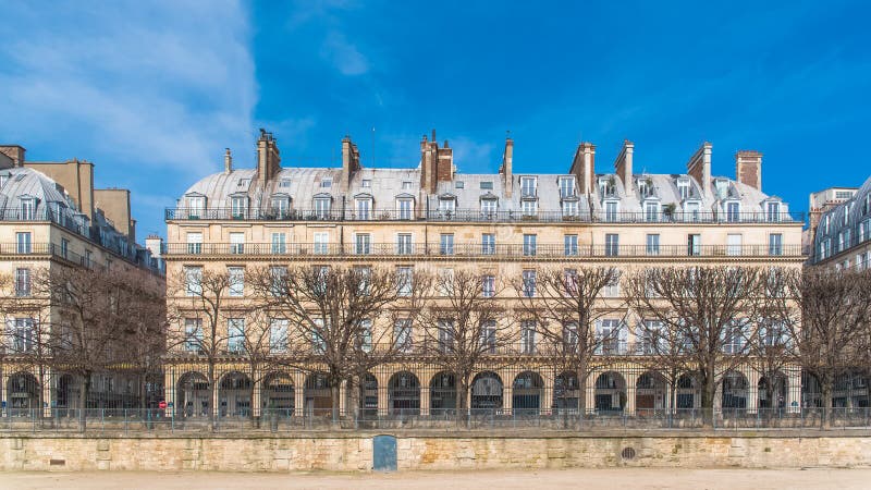 Paris, beau bâtiment image stock. Image du antique, maison - 130902323
