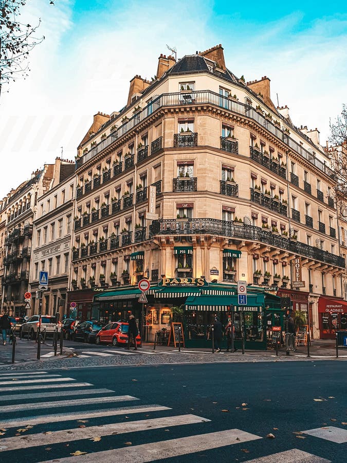 Paris cafe in the autumn editorial photo. Image of paris - 168650261