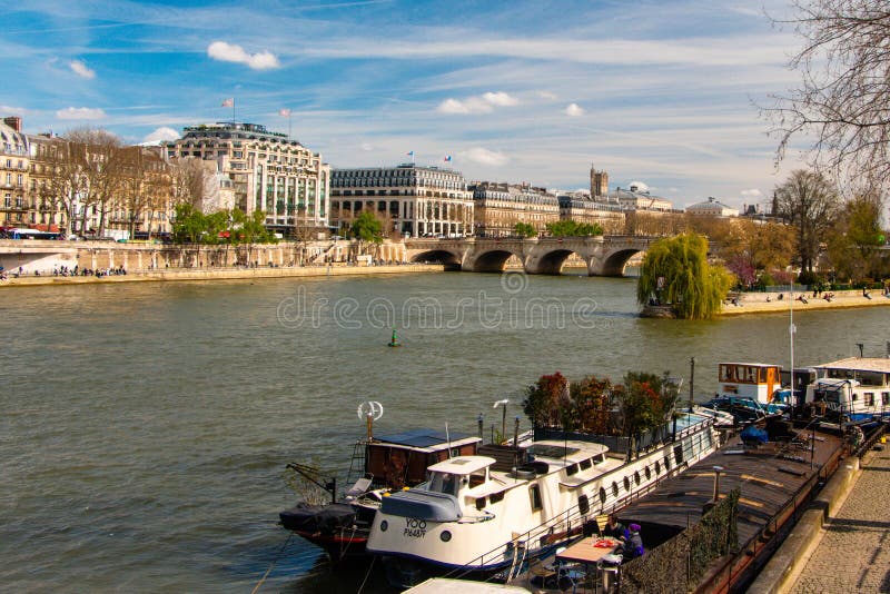 Île De La Cité and the Seine Editorial Photography - Image of tourism ...