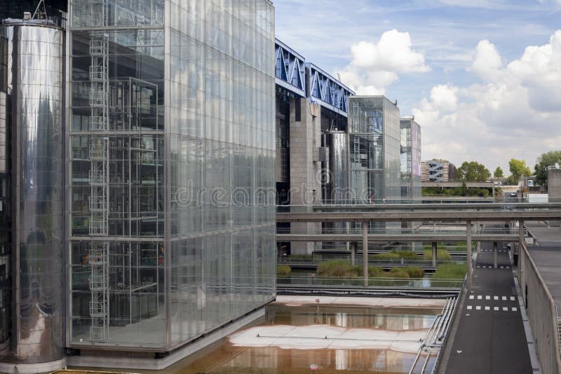Paris, France - August 24, 2022: Modern Architecture of Paris Editorial ...