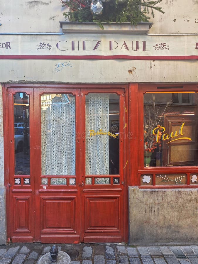 PARIS, FRANCE - December 27, 2024: Facade Restaurant in Paris Editorial ...