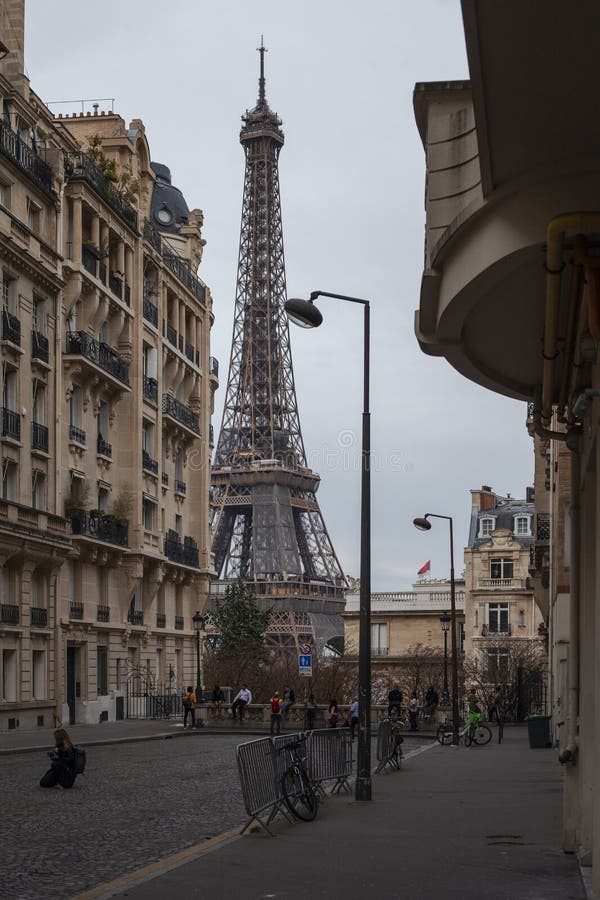 PARIS, FRANCE - October 29, 2022: Eiffel Tower in Autumn Editorial ...