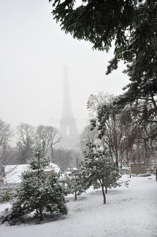 Paris, France, Winter Snow Storm, Tourists Walking Editorial Stock ...
