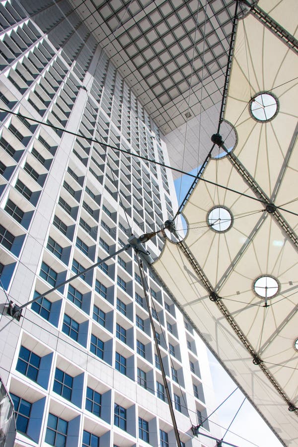 The Grand Arche in La Défense in Paris Editorial Photography - Image of ...