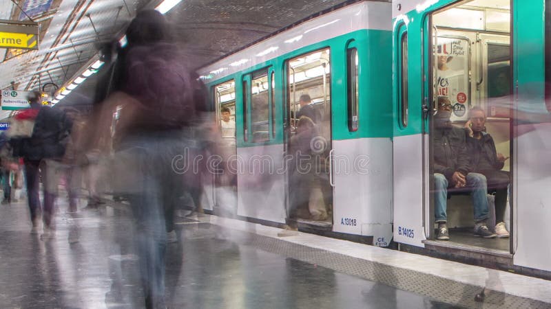 Paris Metro Platform Timelapse. it is the One of the Largest ...