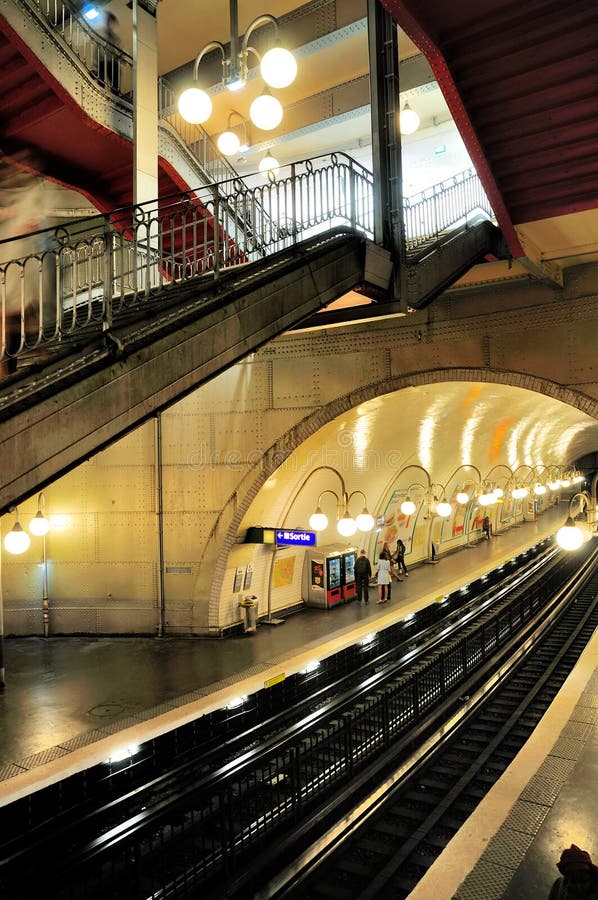 Paris Metro Station editorial photo. Image of station - 20876376