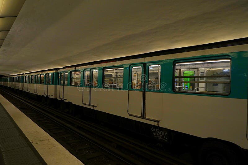 Paris metro subway train editorial image. Image of street - 278765195