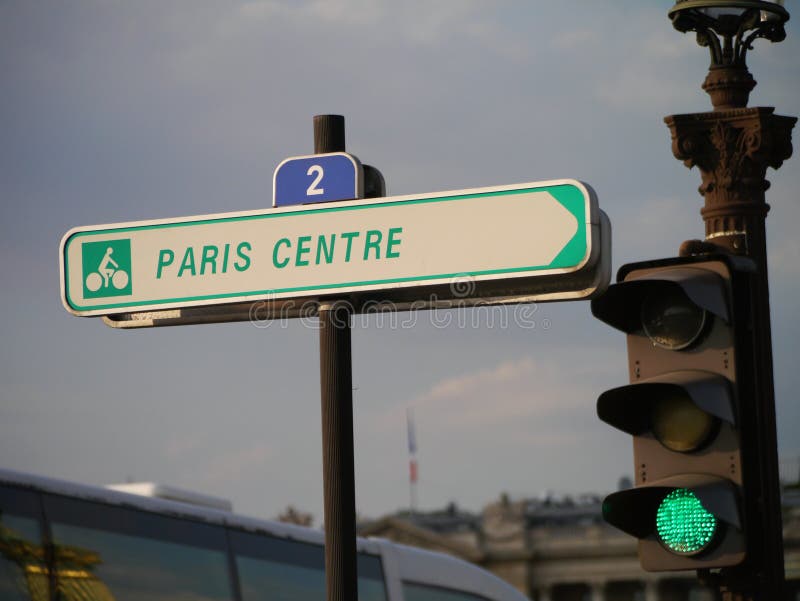 Signpost in Paris stockbild. Bild von reise, signpost - 11717299