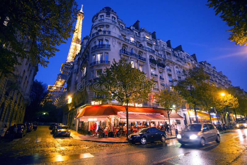 Paris nightlife. editorial stock image. Image of light - 124634909