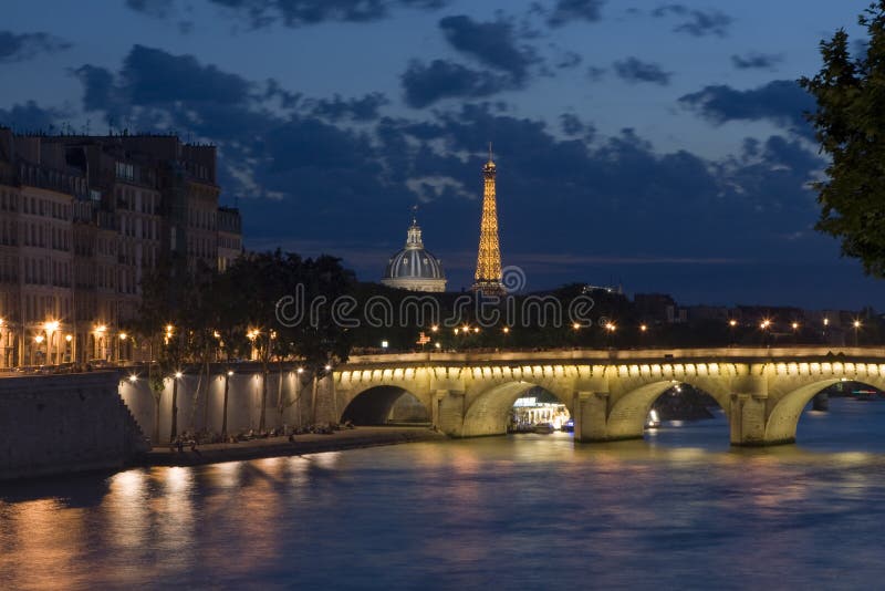 Paris par nuit image stock éditorial. Image du lumières - 5849254