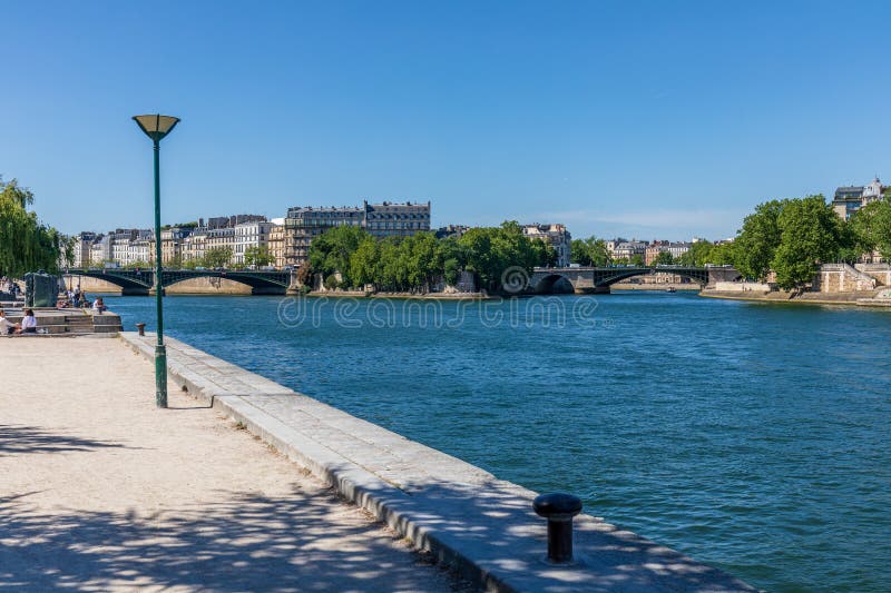 Paris - River Seine Near Ile De La Cite Editorial Photo - Image of boat ...