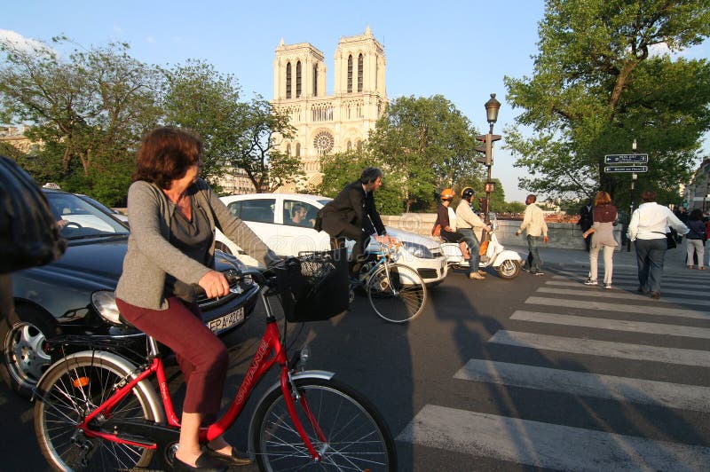 Paris Traffic editorial stock photo. Image of cathedral - 22508918