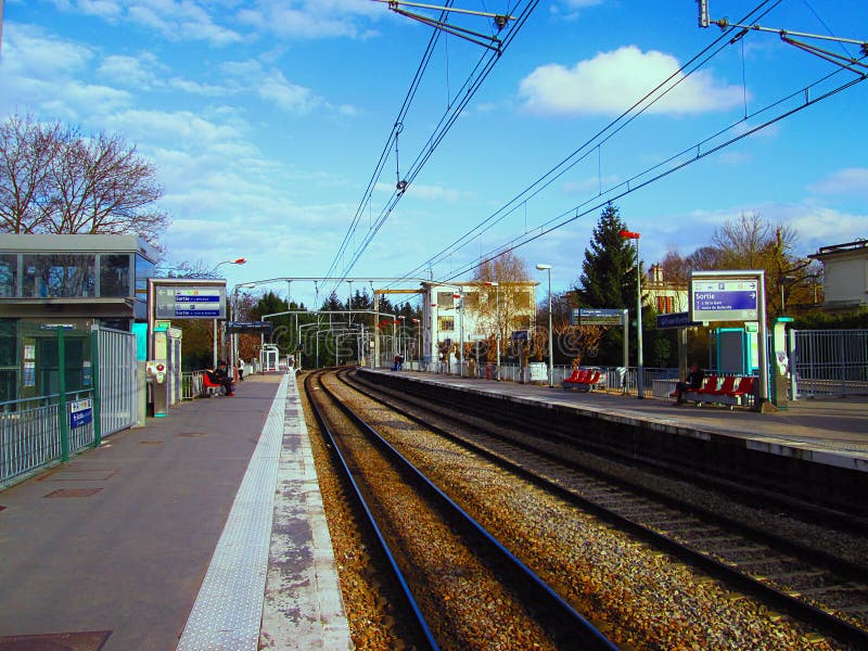 Paris train station editorial photography. Image of europe - 237702497
