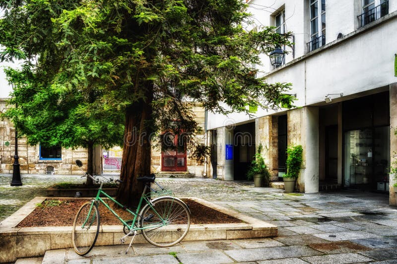 Parisian Yard editorial photo. Image of bicycle, parisian - 83037071