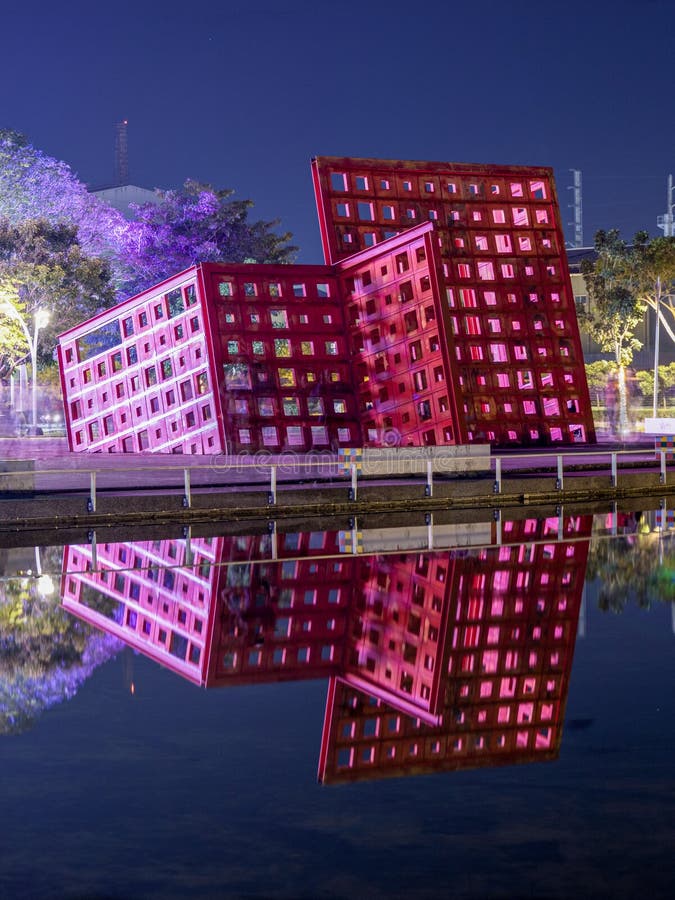 Park Art Display Installations and Mirror Image.Beautiful Creative ...